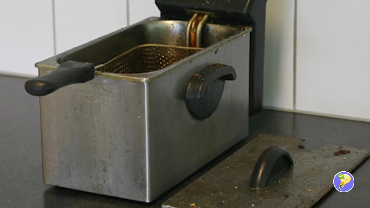 Astuce Efficace pour Dégraisser votre Friteuse en 15 Minutes